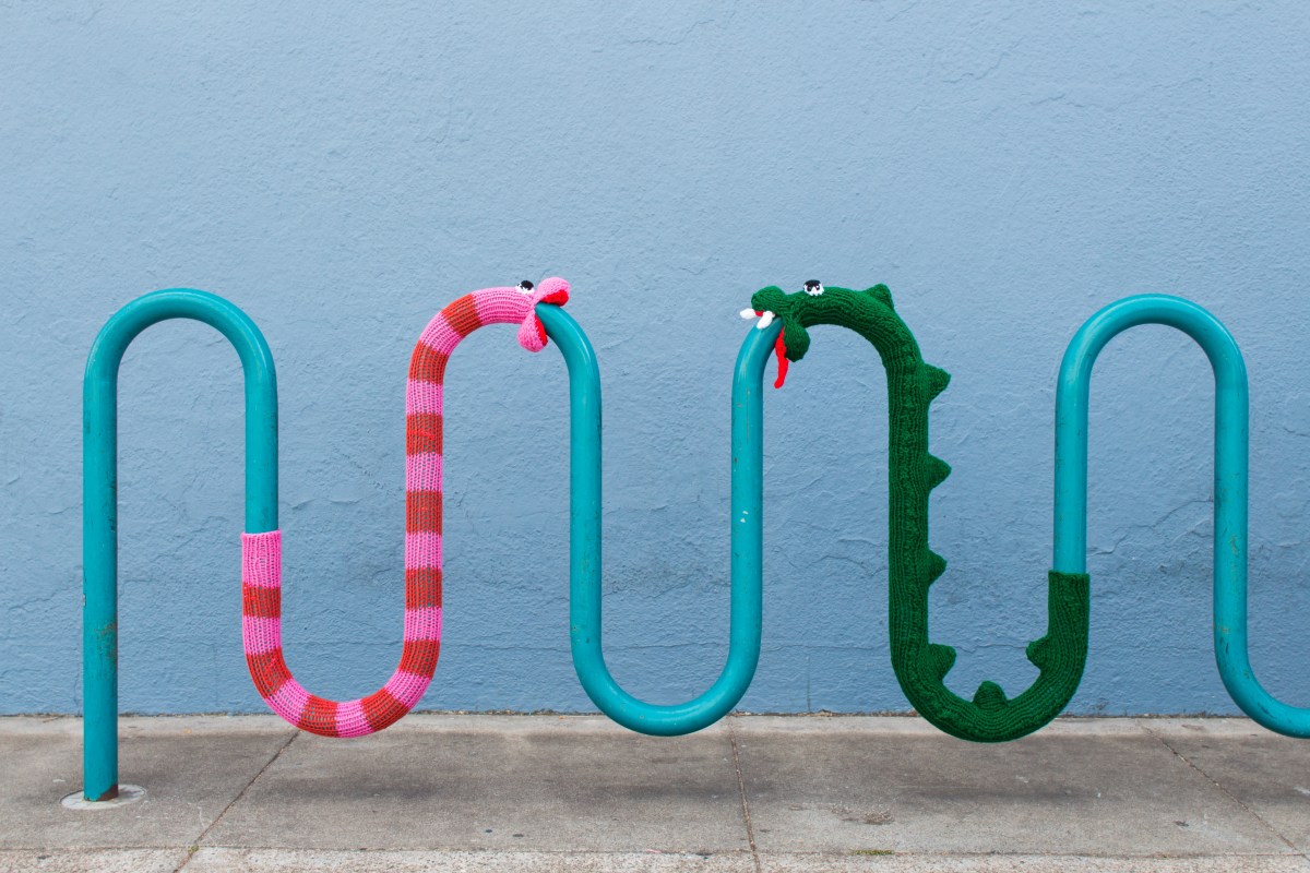 New Knitting Pattern: Knit Snake Yarnbomb | KNITS FOR LIFE